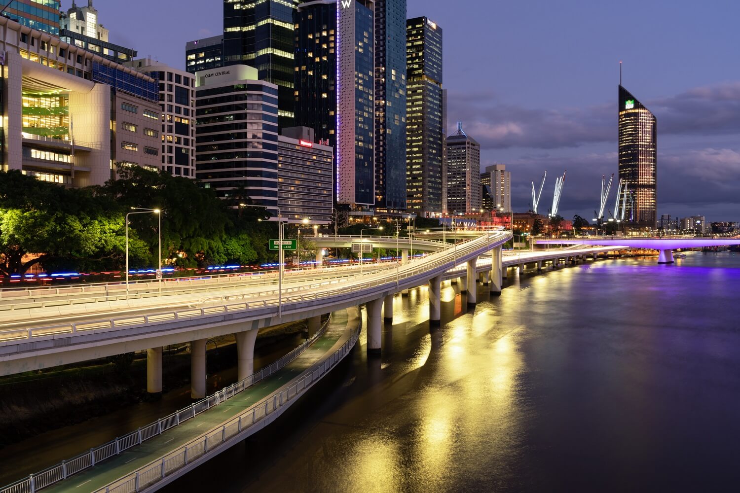 10 Tips for Photographing Cityscapes During Blue Hour